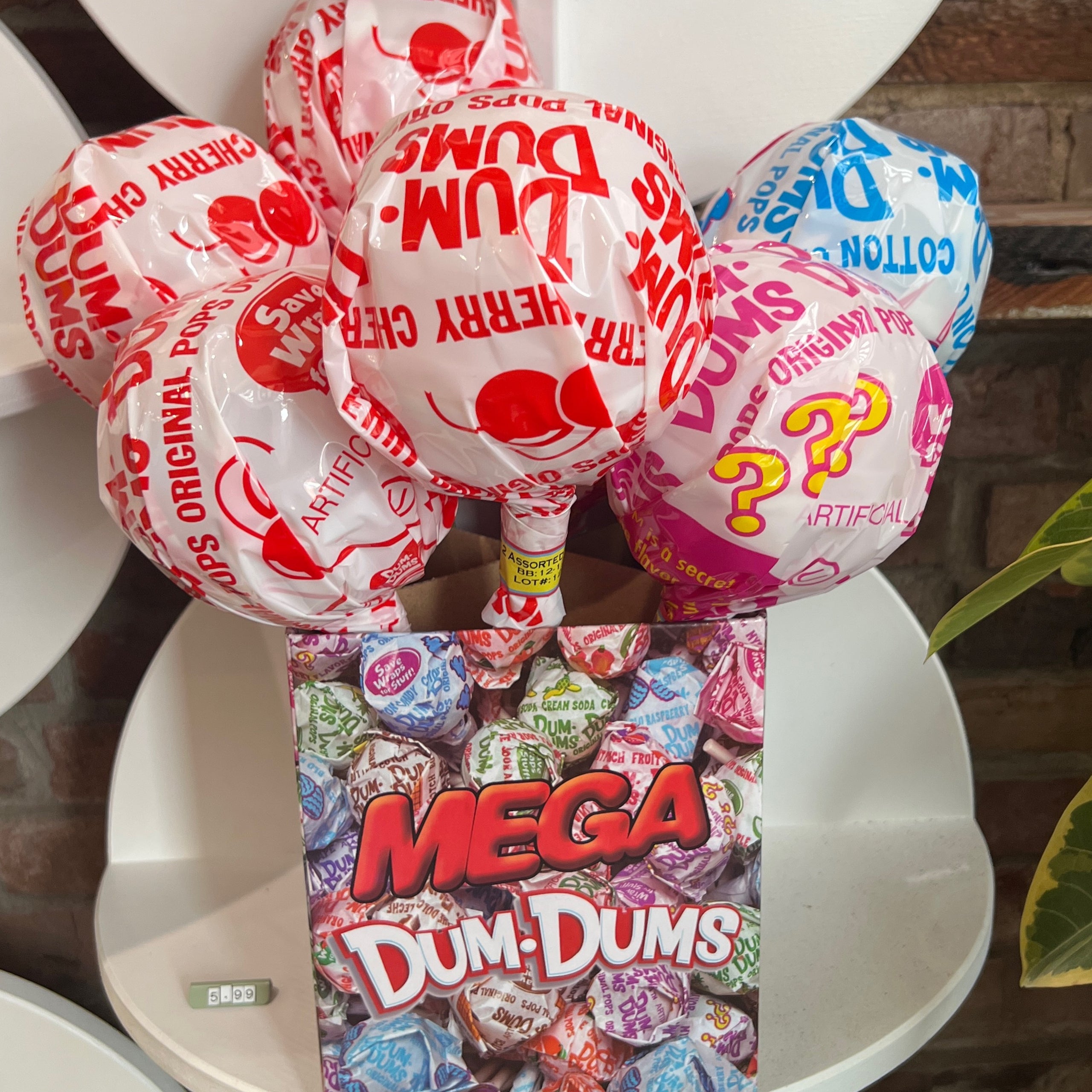 Mega Pops Giant Dum Dums (12 Mini Dum Dums Inside) | The Sweet Spot